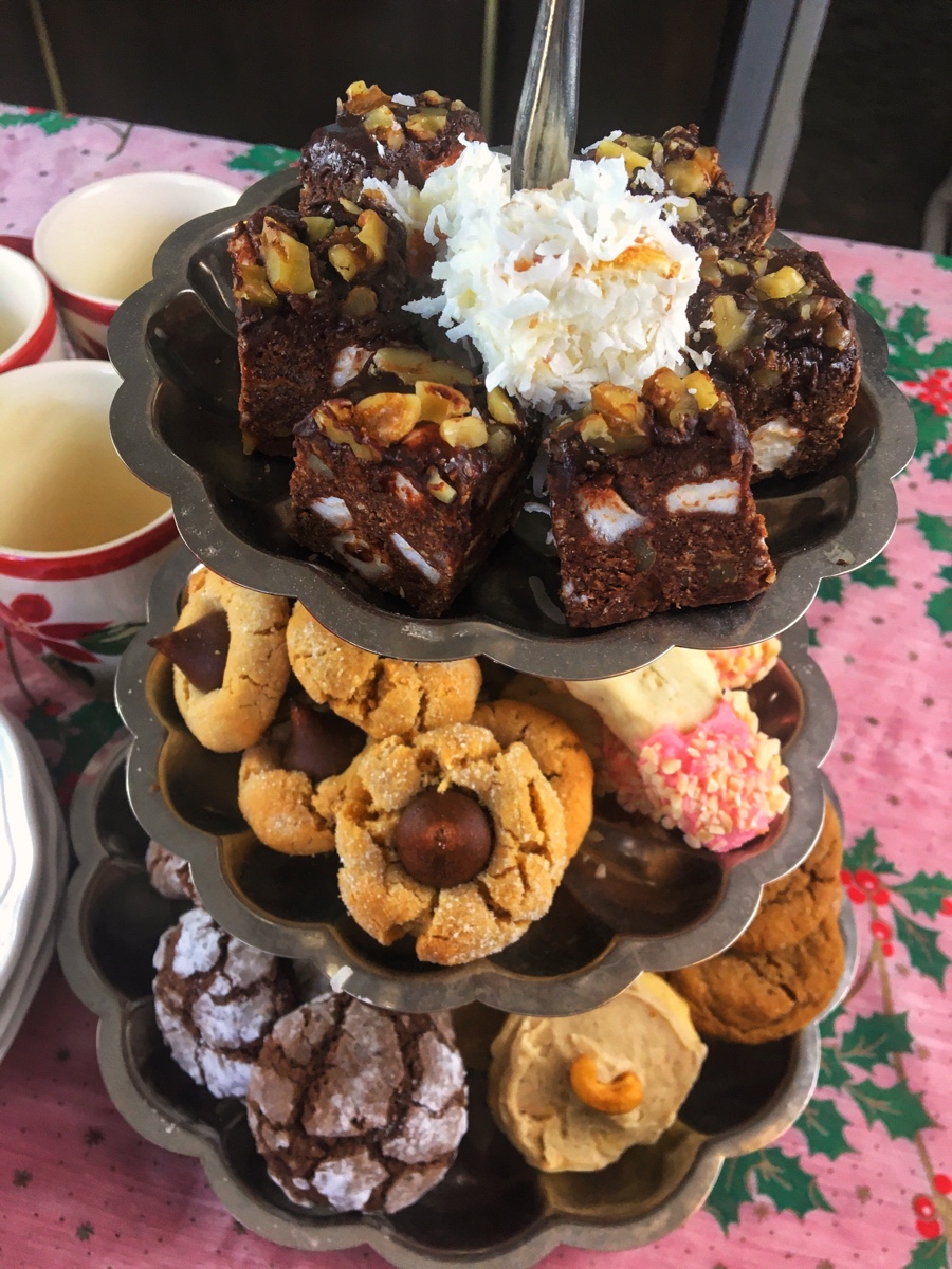 1962 Christmas Cookies Buffet – Quaint Cooking