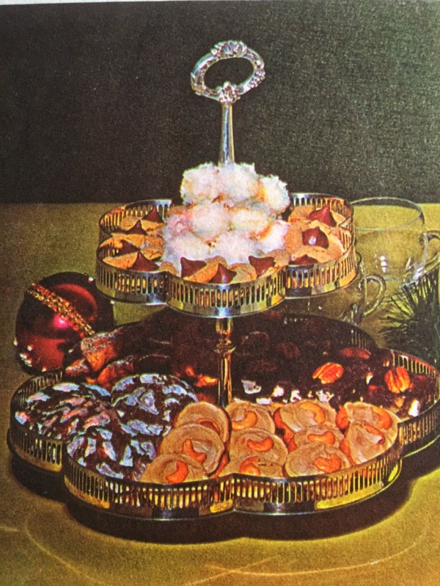 1962 Christmas Cookies Buffet – Quaint Cooking